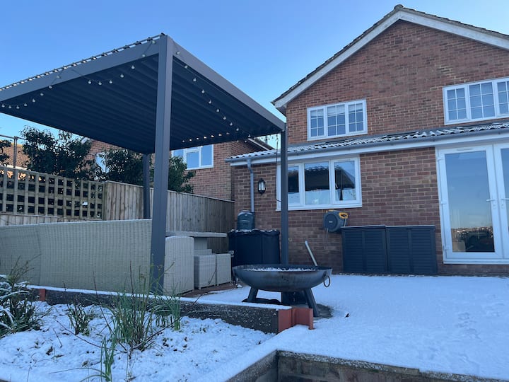 Family Home, Including Loving Cat, Purrfect Escape - Marlborough