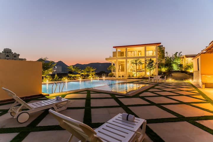 Elegant 5bhk Villa With Private Pool– By Ozy Stays - Udaipur