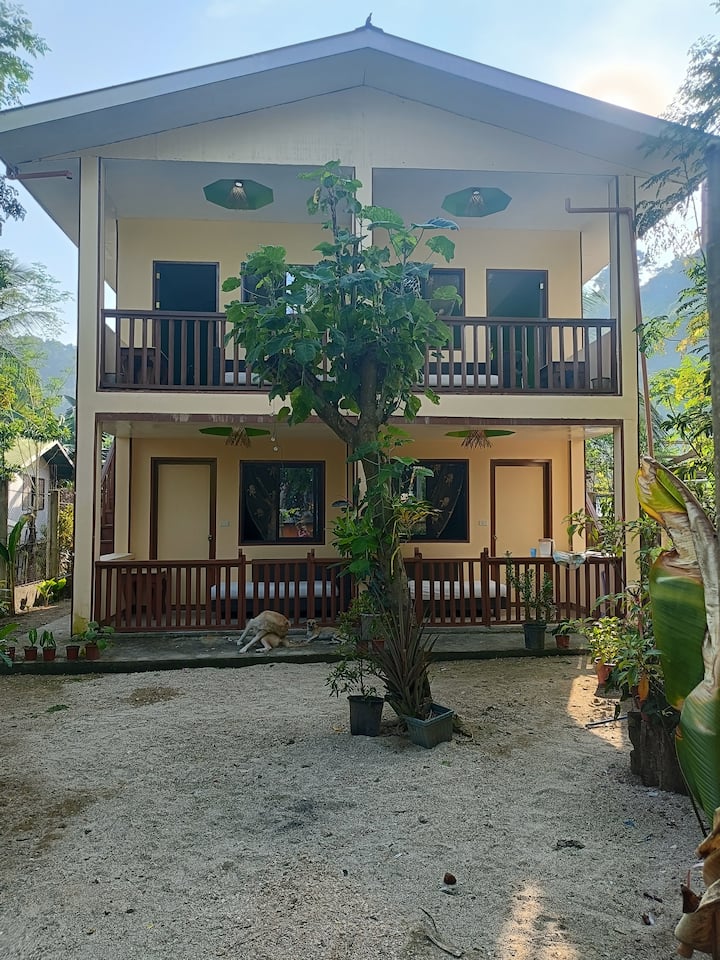 Kiarra Krisxia Lodge - 艾爾尼多