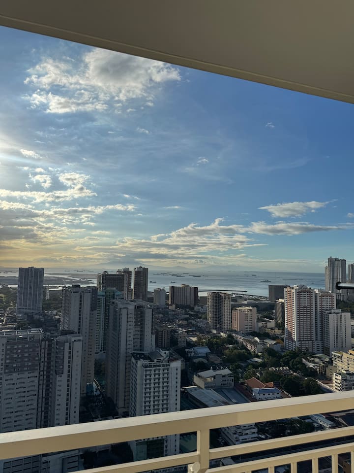 360 Manila Bay View Skywalk Pool Parking & 7 Beds - Manila
