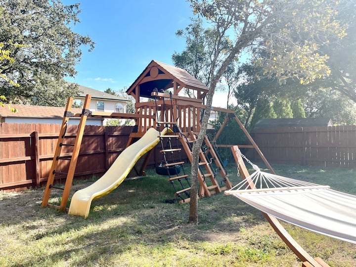 Whale Of A Time! Playset + Game Room Seaworld Home - San Antonio, TX