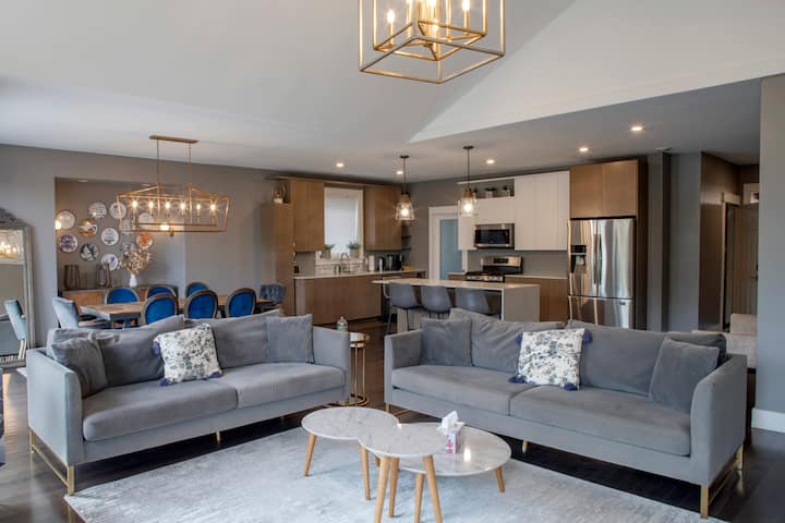Spacious & Private Main Floor | Full Comfort - 哈利法克斯