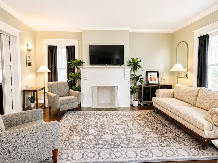 Walk To Streetcar, Fire Pit, Private Parking - Kansas City, MO