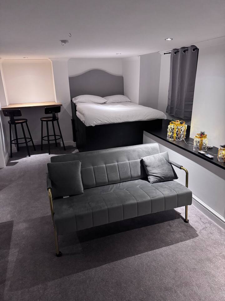 Private Studio Flat Near The Airport - Manchester