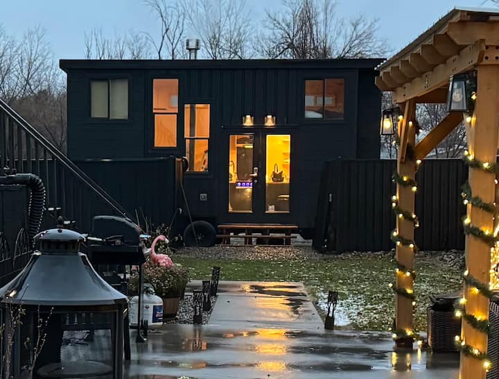Tiny Oasis - 1 Bedroom Tiny Home - Grand Junction, CO