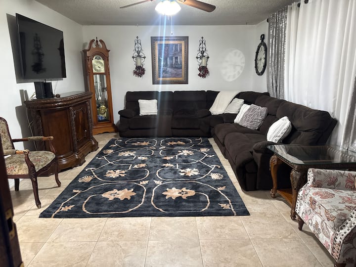 Home In Beautiful Baldwin Park - Baldwin Park, CA