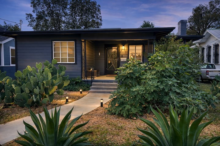 Hot Tub | Puttputt | Comfy Cutie - San Antonio, TX