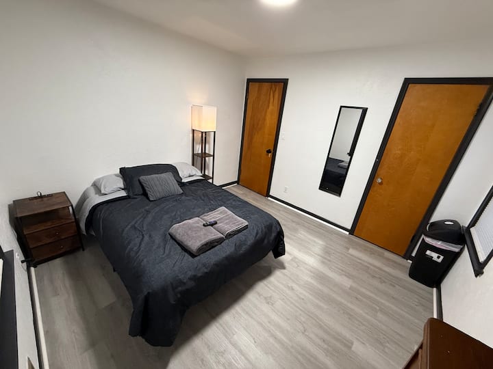 Private Room, Full Bed, Tv, Wi-fi, Laundry H #2 - Toledo, OH