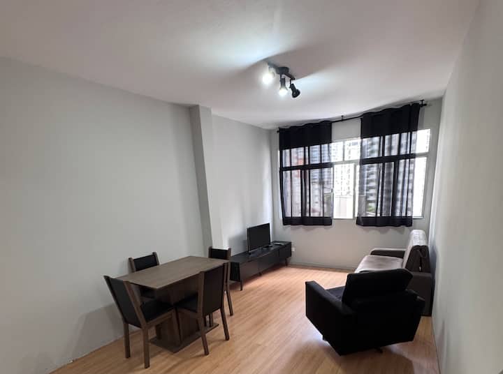 Aconchegante Apto Uma Quadra Da Praia | Gonzaga - Santos, Brasil