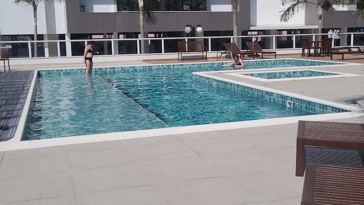 Apartamento Pertinho Da Praia E Com Piscina. - Florianópolis