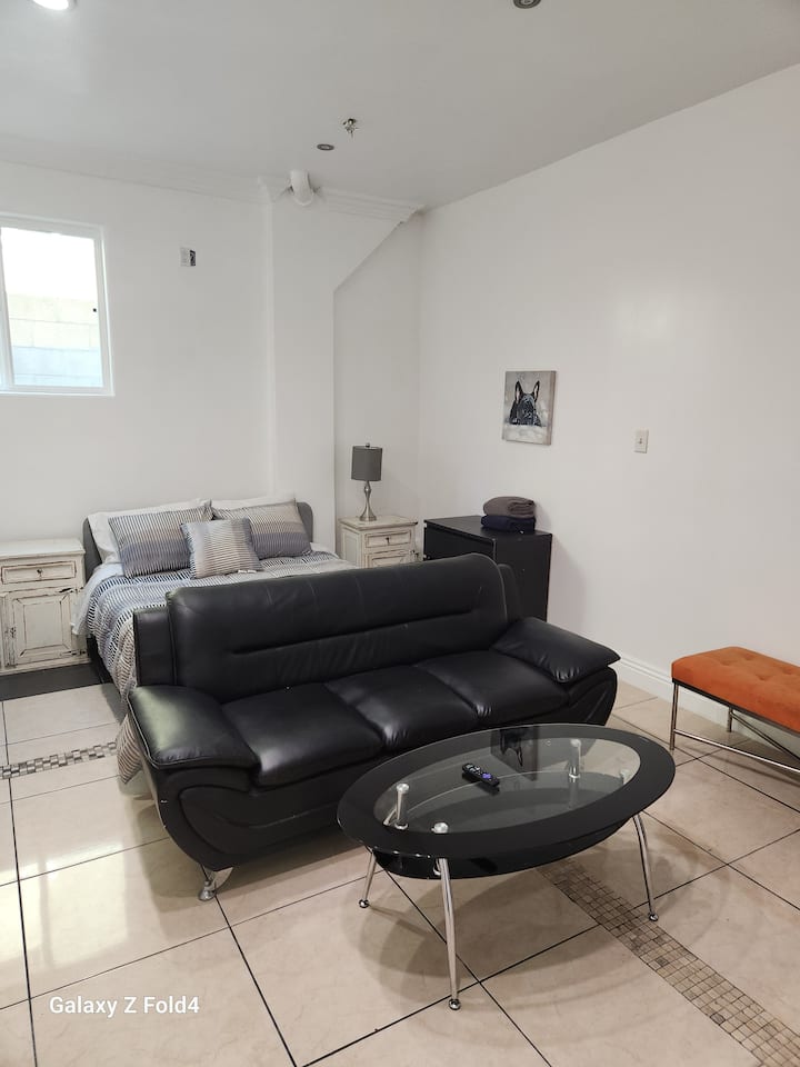 Cozy Studio W/ Free Parking #10 - Inglewood, CA