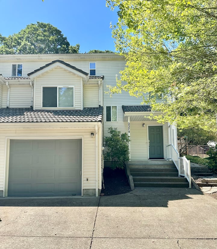 Quiet Townhouse Spacious Layout - Corvallis, OR