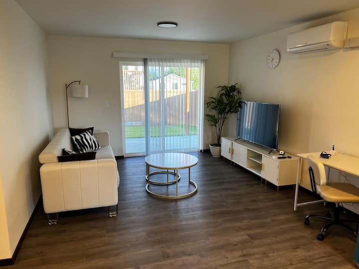 Luxury 2bd 1br Apartment In Home - Everett