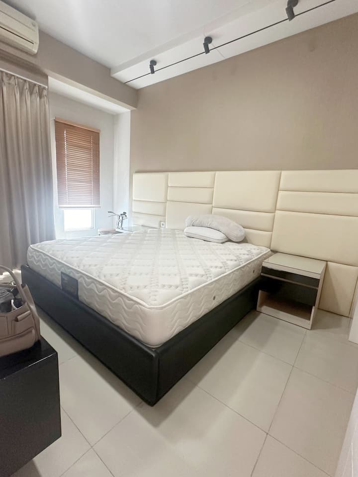 Big Space Cozy Orchard Apartment - Surabaya