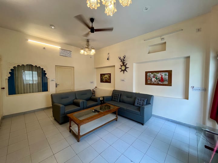 Spacious 3 Bhk Duplex W/ Pvt Terrace City Center - Udaipur