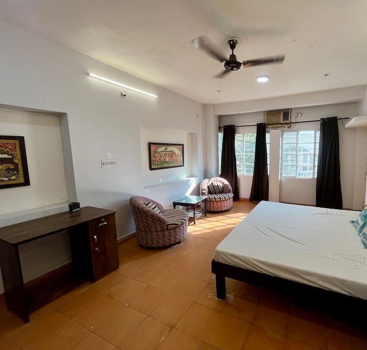 Spacious Double Room Set W/terrace 2nd Floor - Udaipur