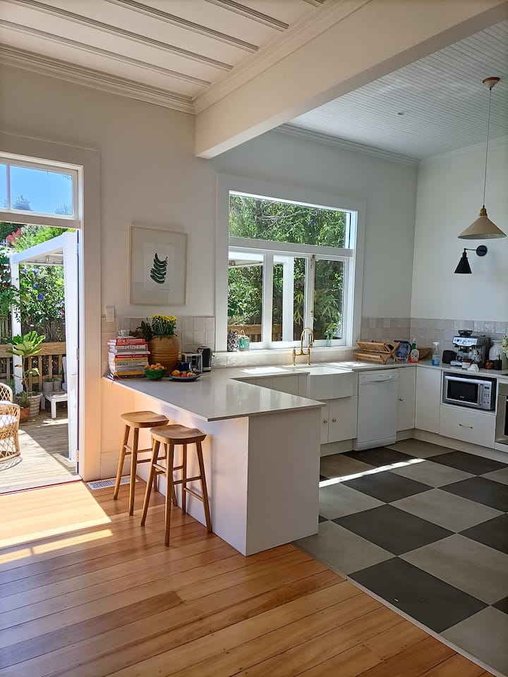 Seaview Hill Home, Walk To Beach - Napier