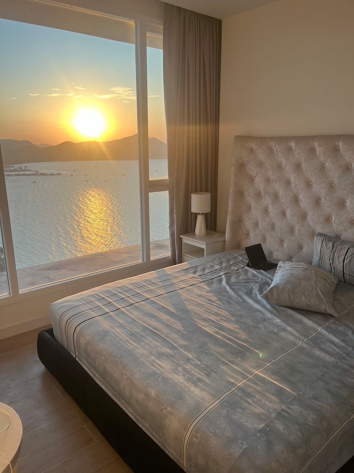 Sunset sea view by sandy beach (one bedroom flat ) - Airbnb