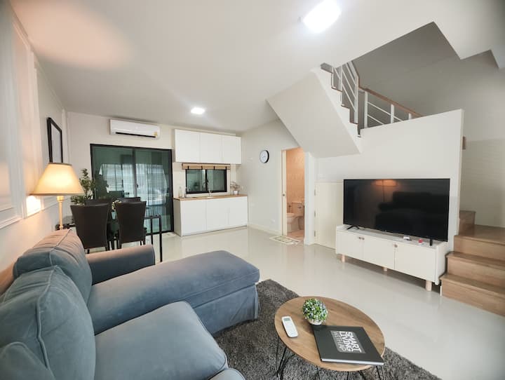 Cozy 3br House Quiet On Nut Area - バンコク