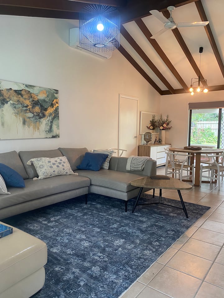 Cozy Getaway, Fenced Yard, Near Beaches & Highway - Sunshine Coast