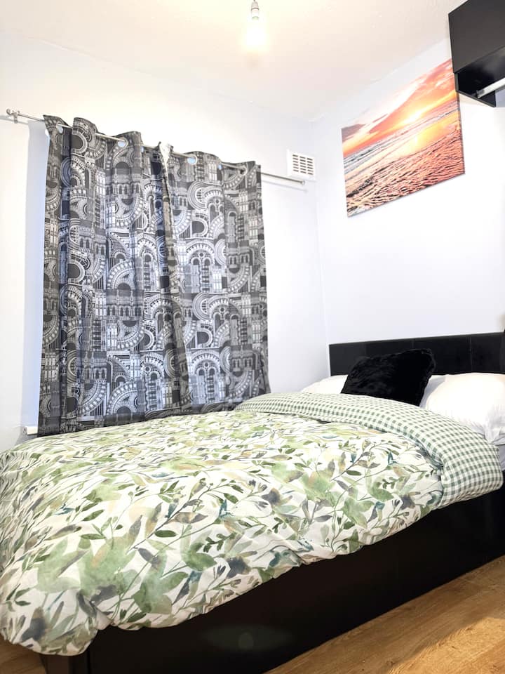 Ensuite Room Near City Center - Doncaster