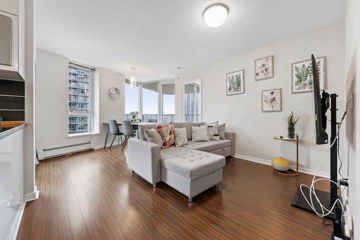 Heart Of Dt 3b2b W/pool+gym+parking+amazing Views! - Vancouver