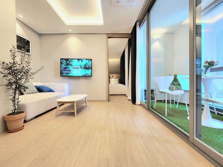 L12[신축/합법숙소][핵심번화가/해운대 해변5분/지하철역3분/정수기/비데/짐보관/ott] - Busan