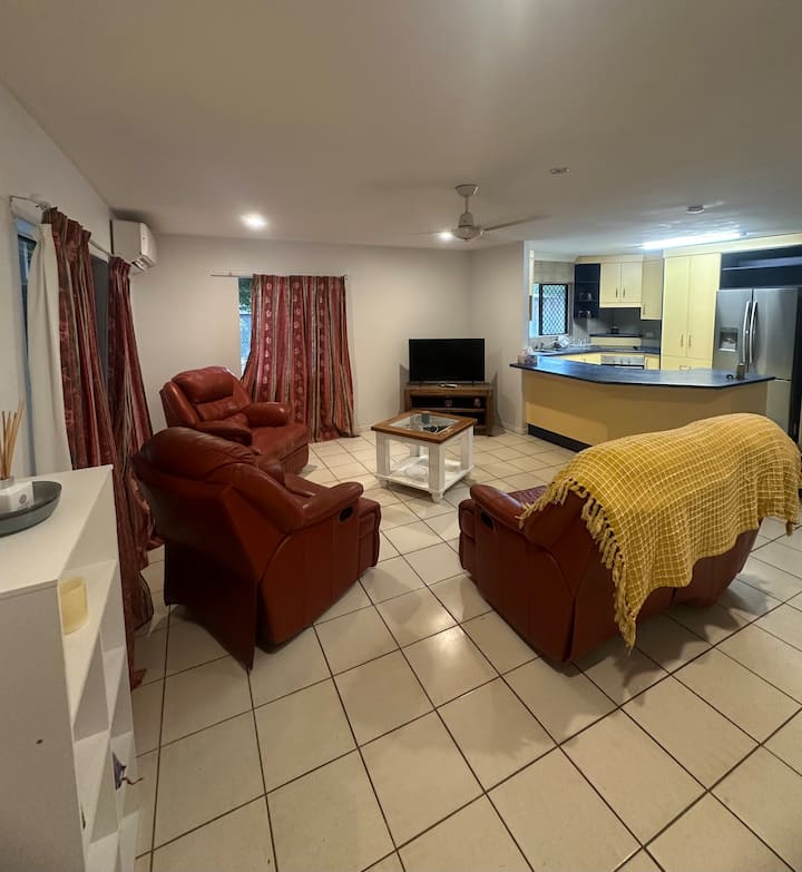 Leaze - Spend Time Together - Yeppoon