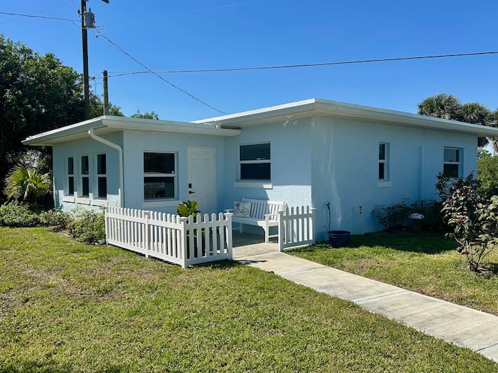 Susannah River Cottage - Fort Pierce, FL