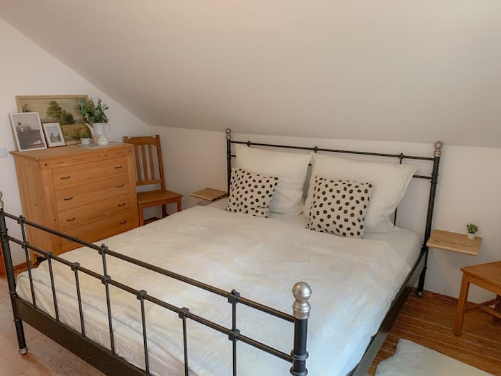 Charming & Private Holiday Home On Pledlberg - Osterhofen