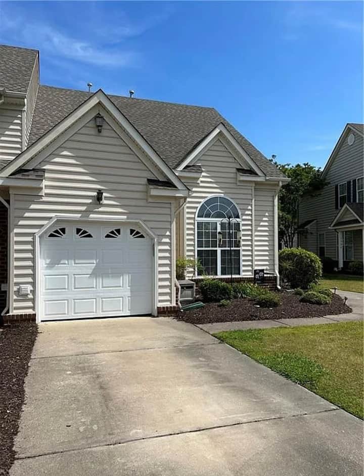 Nice Big Relaxing Room With Private Bathroom. - Suffolk, VA
