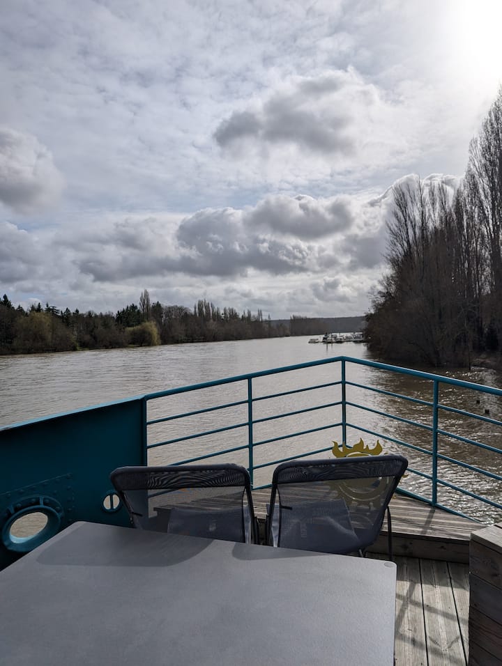 Studio Sur Une Péniche Bleue
#Scandibérique - Fontainebleau