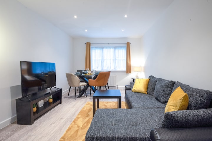 Entire Modern 2-bedroom/2 Bathroom Flat In Pinner - Hayes