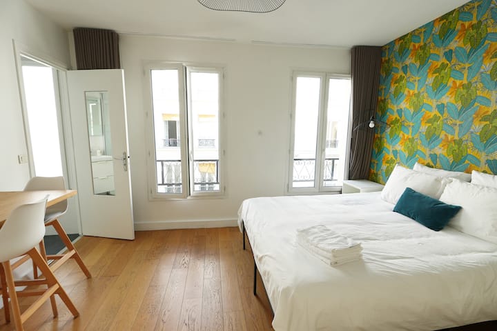 7) Paris Center Studio Eiffel Tower Area - Champs-Élysées