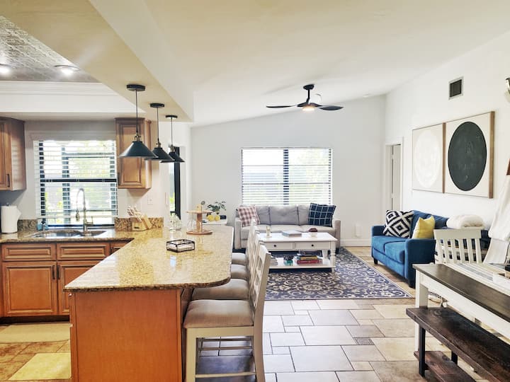 4 Beds 2 Baths Cozy Stay - Near Beach & Ft Myers - Cape Coral, FL