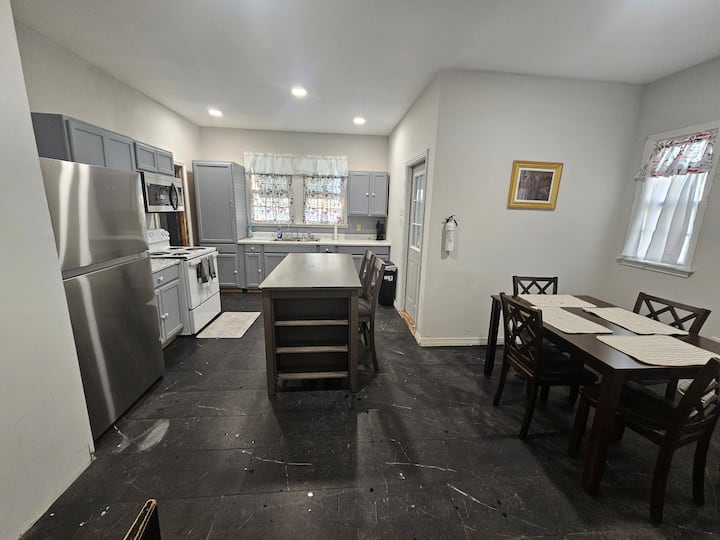 Charming Family Retreat - Greenwood, MS