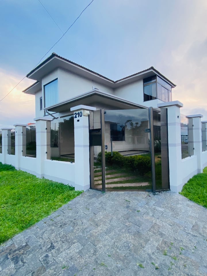 Casa Com Piscina - Tramandaí