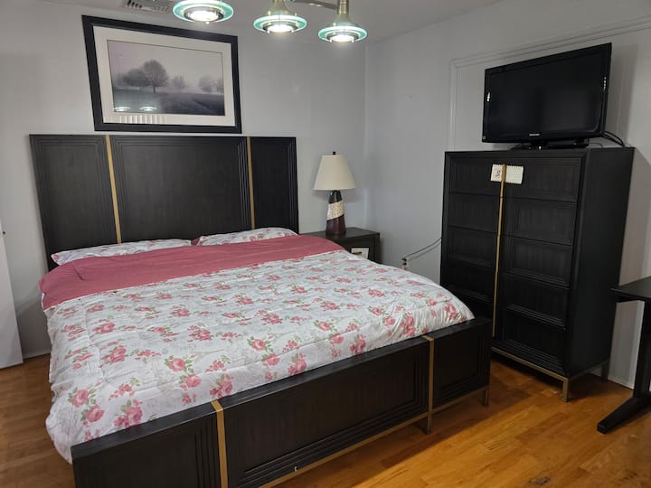 King Bedroom In A Cozy Place - Dobbs Ferry, NY