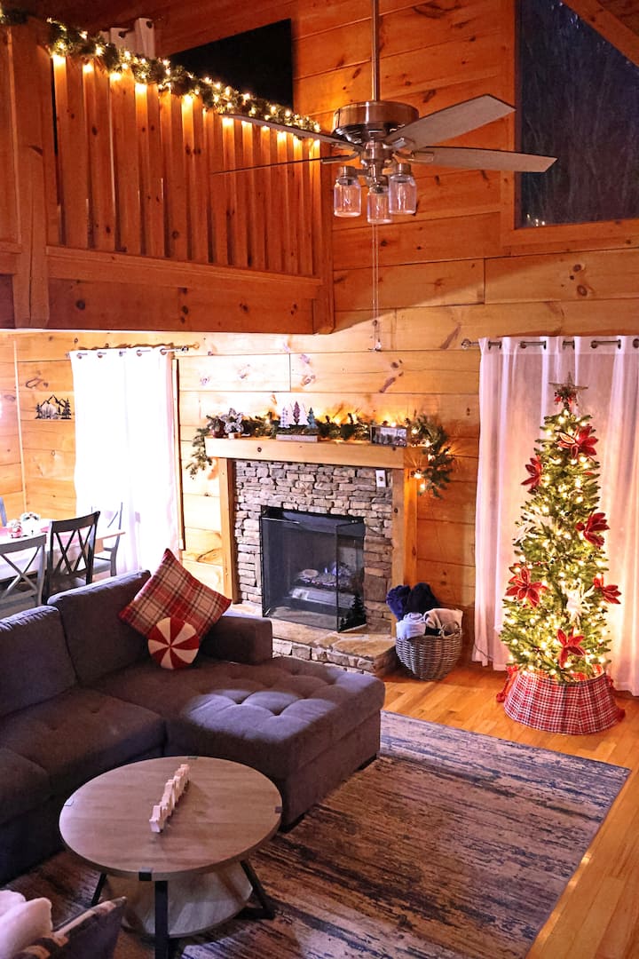 Holiday Magic | Fire Pit, Hot Tub & Game Room Fun - Pigeon Forge, TN