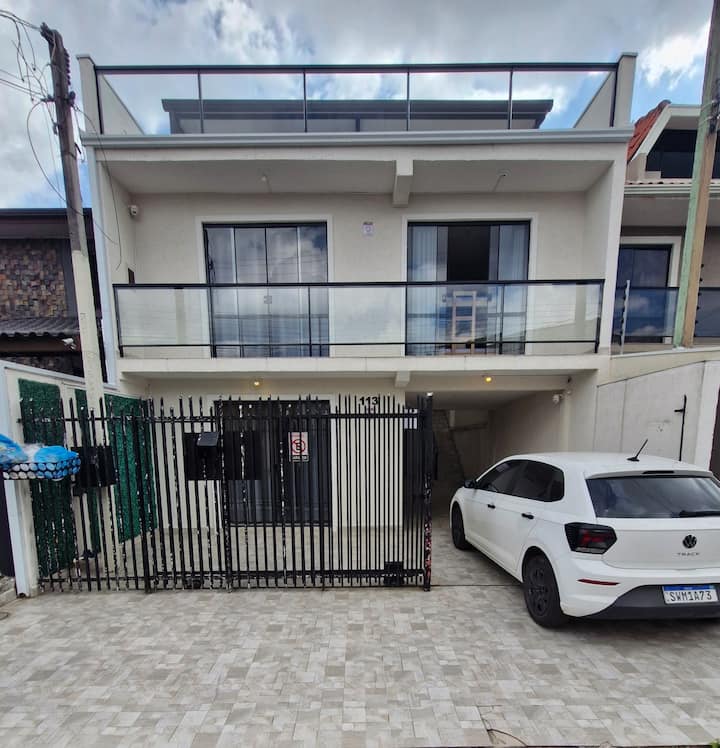 Ap Inteiro - Ar Cond. 3q - 
7 Camas - 8 Pessoas - Curitiba