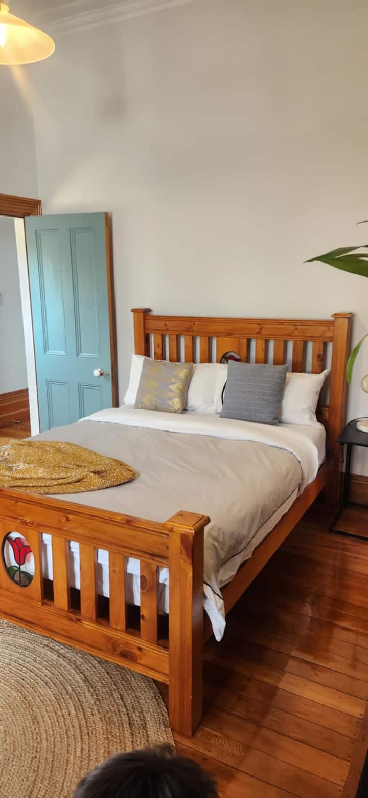 Private Ensuite Bedroom + Lounge In Villa, Roslyn - Dunedin
