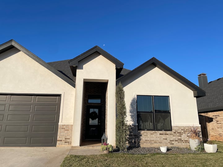 Pet Friendly Modern Home Near State Park - Abilene, TX