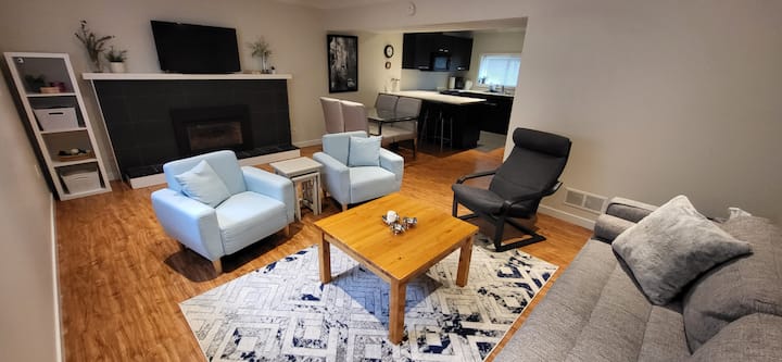 Spacious Garden Suite In North Vancouver - North Vancouver
