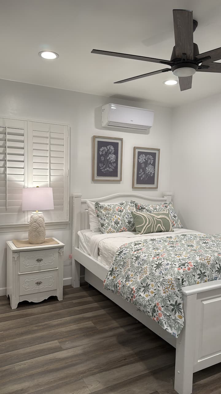 Entire Gorgeous Pool House! - Downey, CA