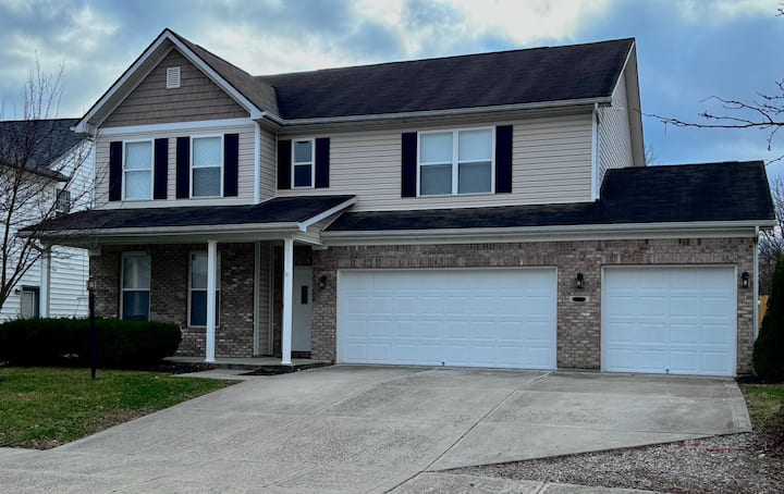 Spacious 5 Bedroom Home - Noblesville, IN