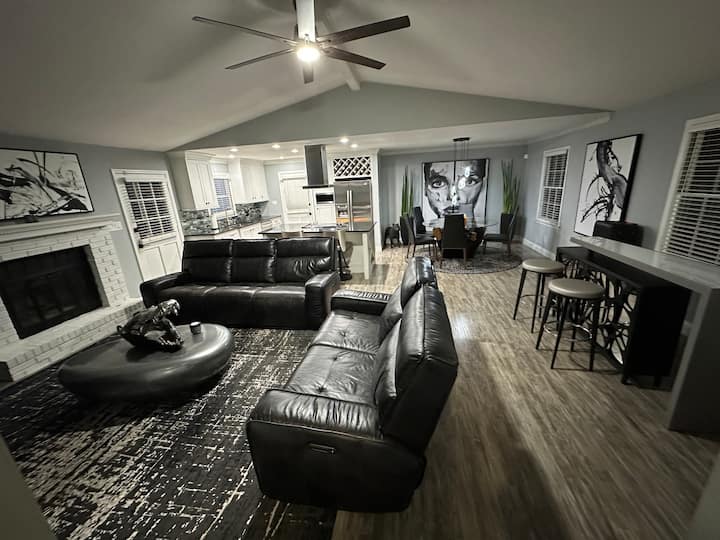 Modern 4-bedroom Gateway - Lawrenceville, GA