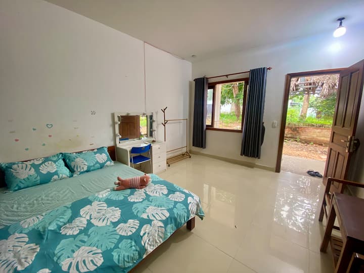 Budget Bungalow, Share Kitchen, 300m To Beach - Phú Quốc