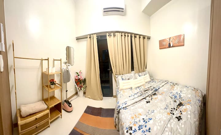 Relaxing Condo W/balcony,  Wifi, Pool, Gym, Makati - Manila