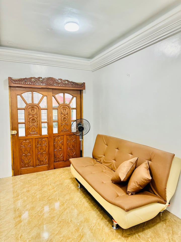 Reyes Transient House - Lucban