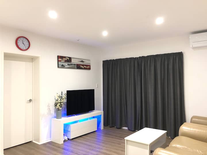 Private Warm Furnished Unit | King Bed | Long Stay - Auckland
